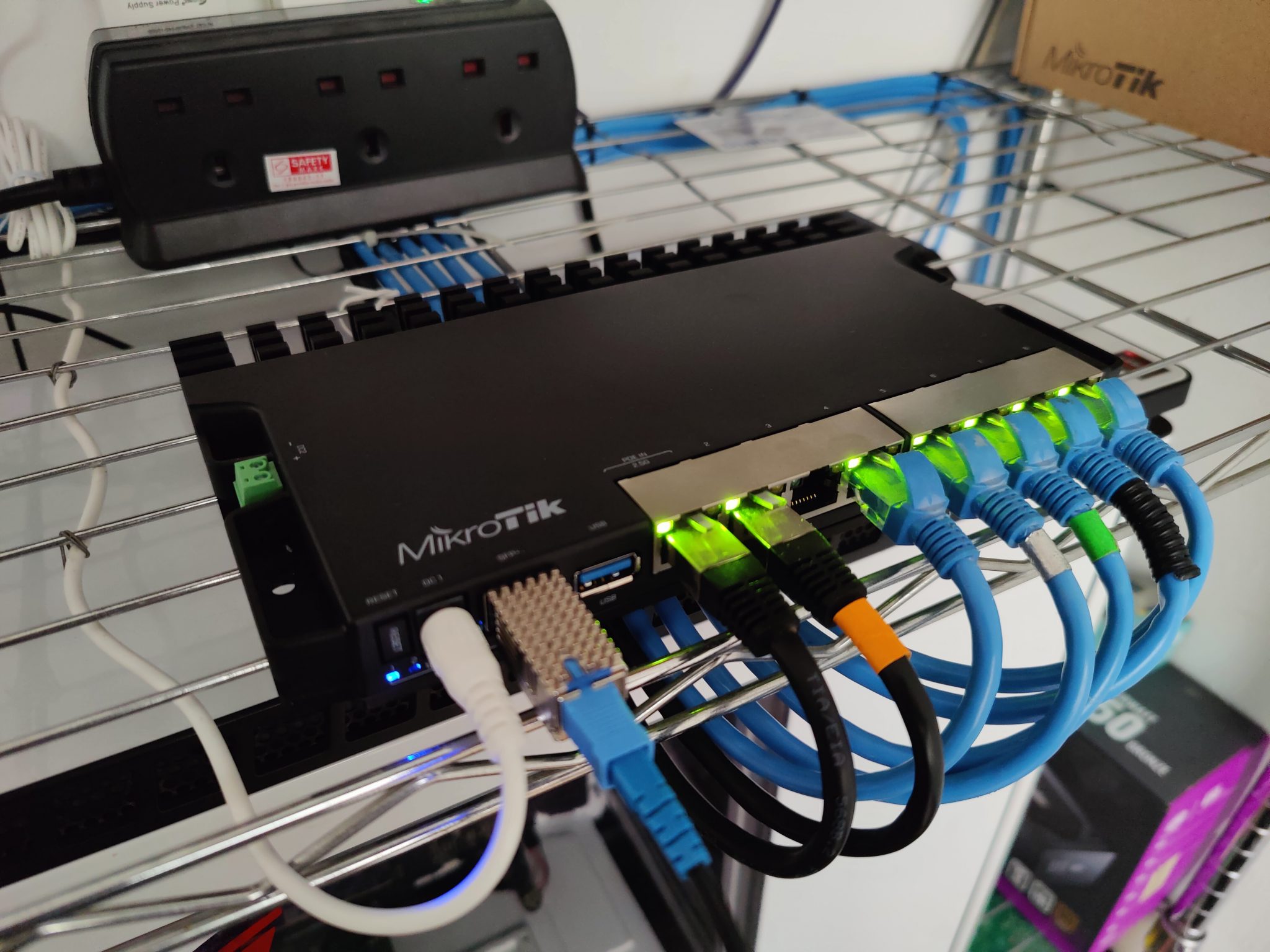 Mikrotik RB5009UG+S+IN – HITOHA.もえ